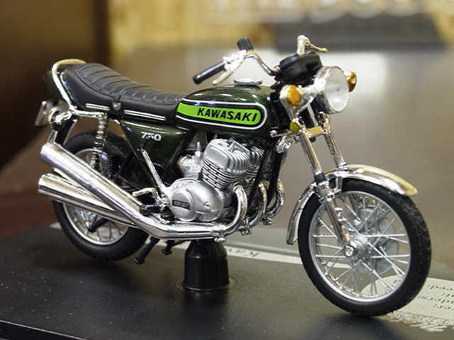 Kawasaki 750 H2 1:18