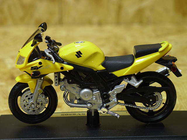 Suzuki SV650S 1:18