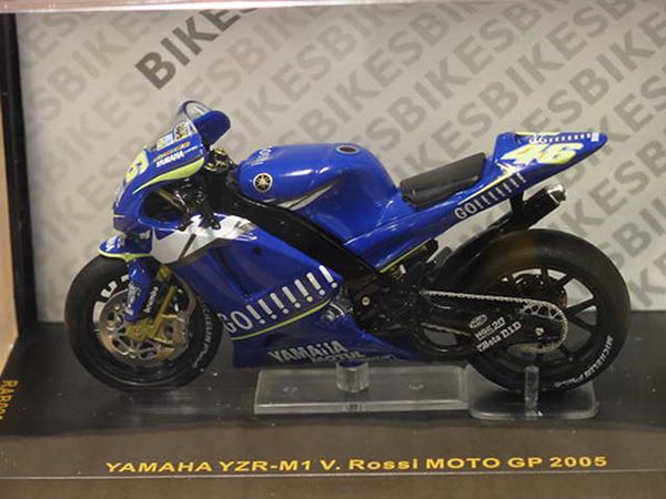 Valentino Rossi Yamaha YZR M1 2005 1:24