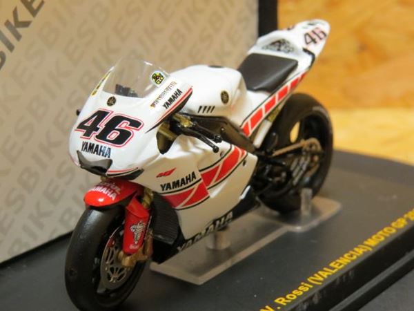 Valentino Rossi Yamaha YZR M1 2005 valencia 1:24