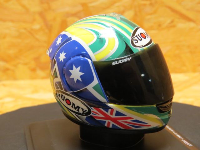 Troy Bayliss Suomy helm 2005 1:5