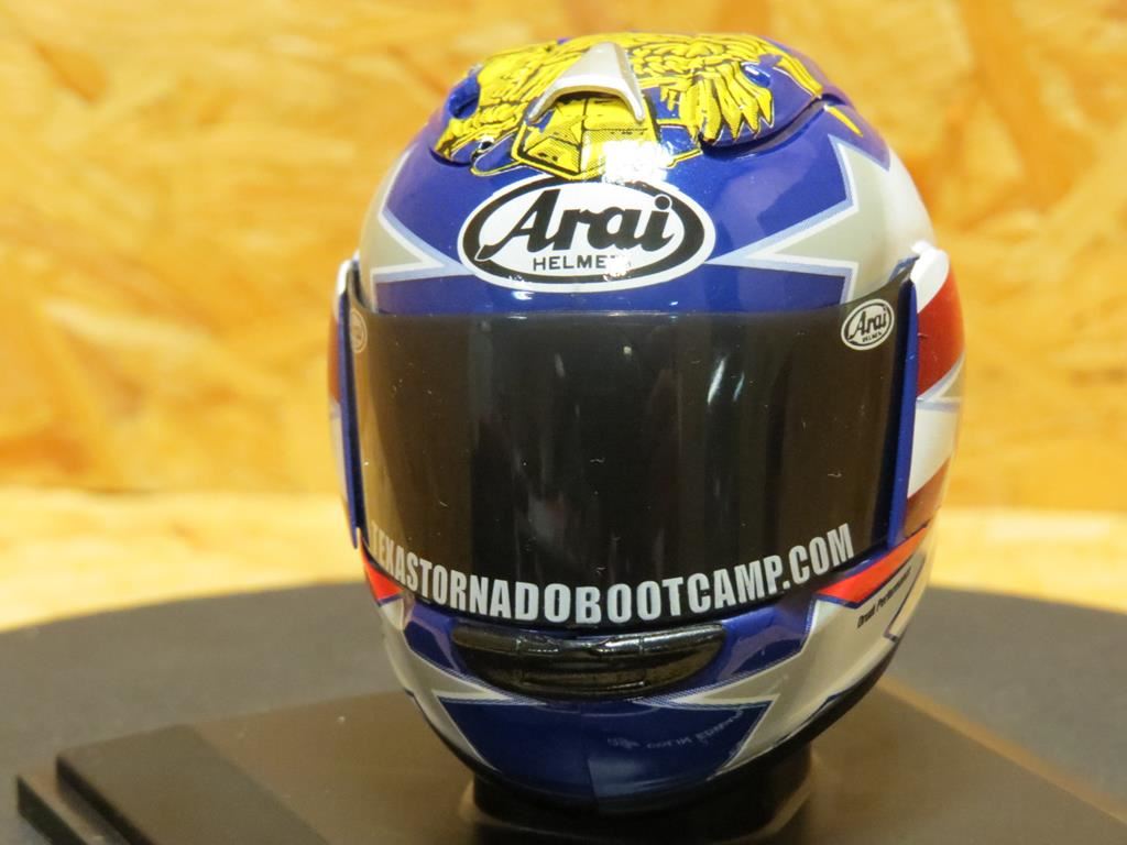 Colin Edwards Arai helm 2012 1:5