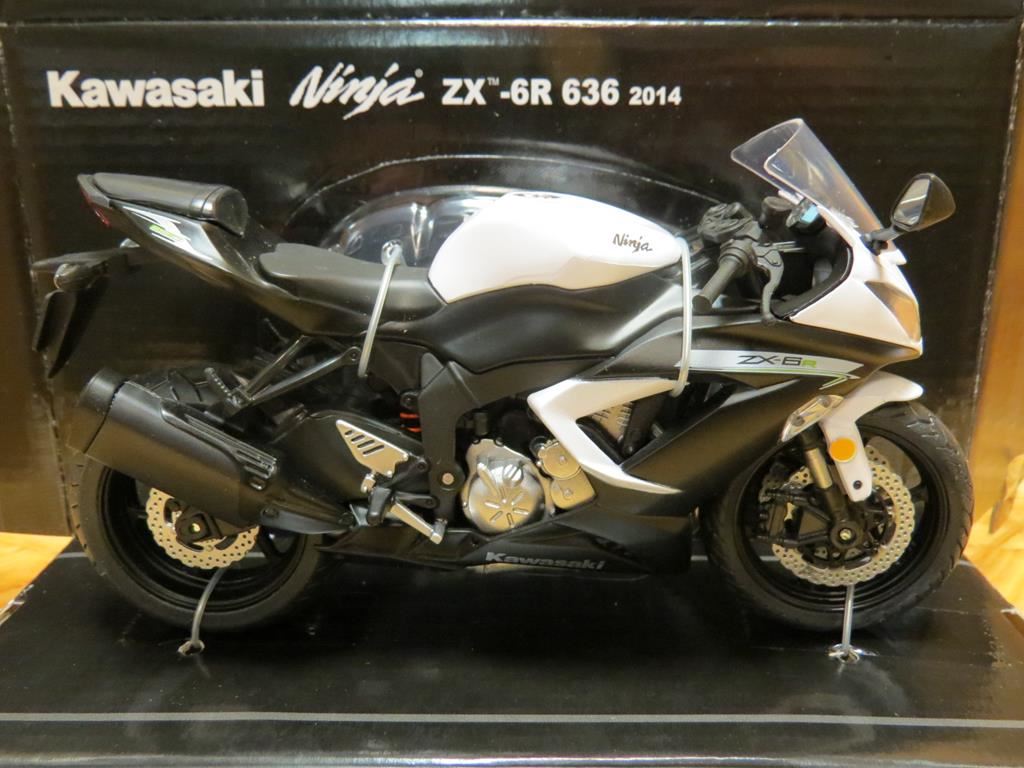 Kawasaki Ninja ZX6R 636 1:12 wit zwart