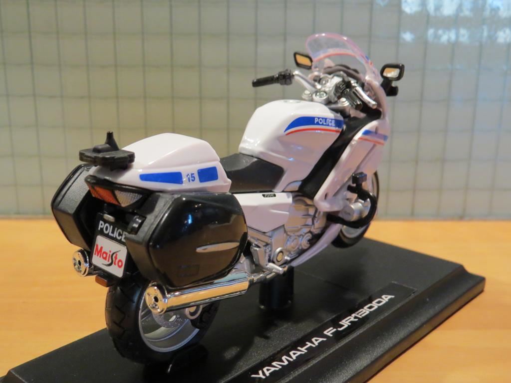 Yamaha FJR1300 Iceland police 1:18