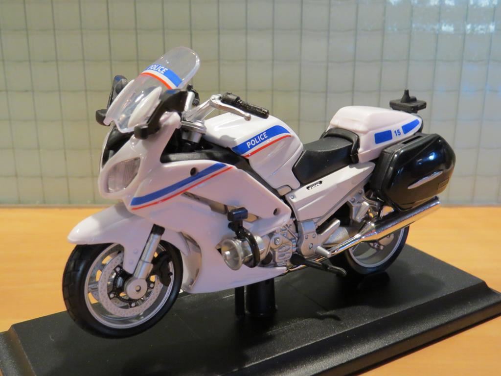 Yamaha FJR1300 Iceland police 1:18