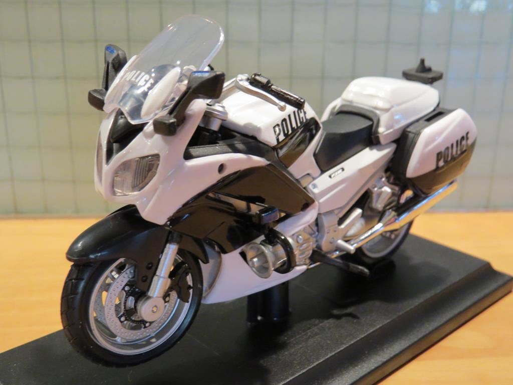 Yamaha FJR1300 New York police 1:18