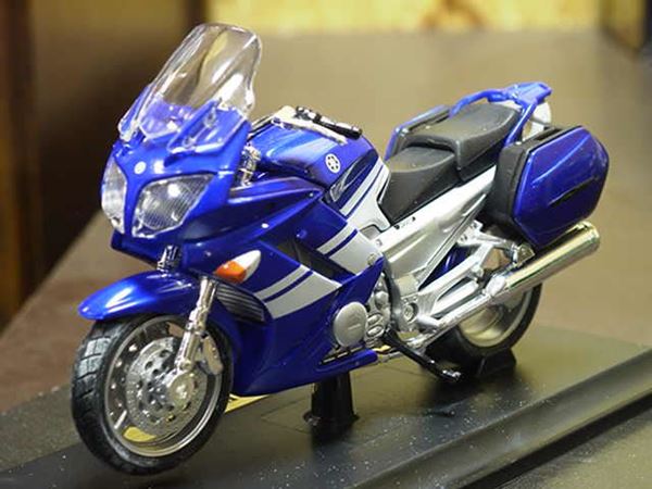 Yamaha FJR1300 1:18