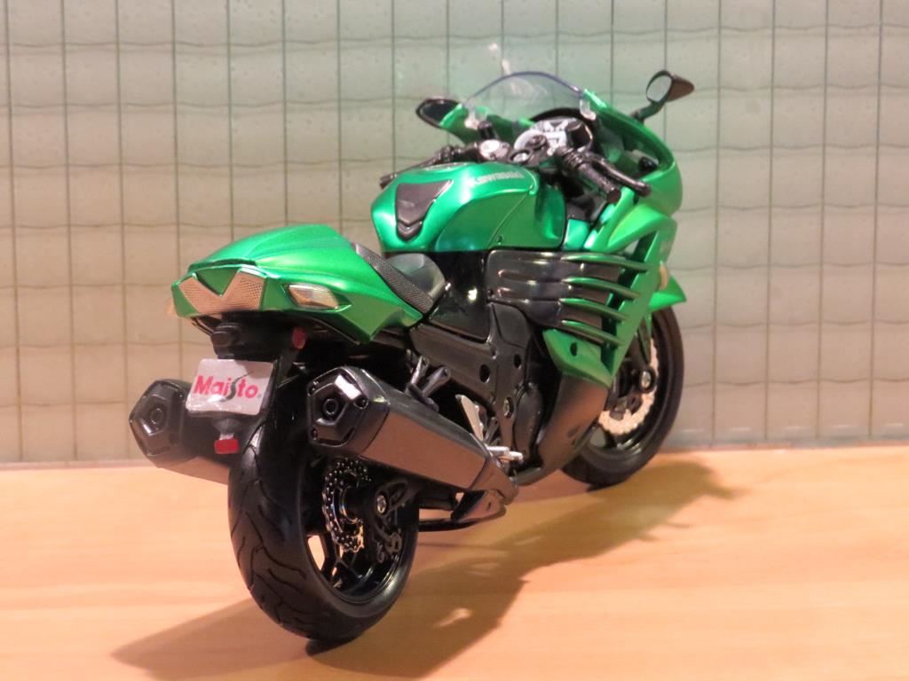 Kawasaki ZZR1400 green ZX14 1:12