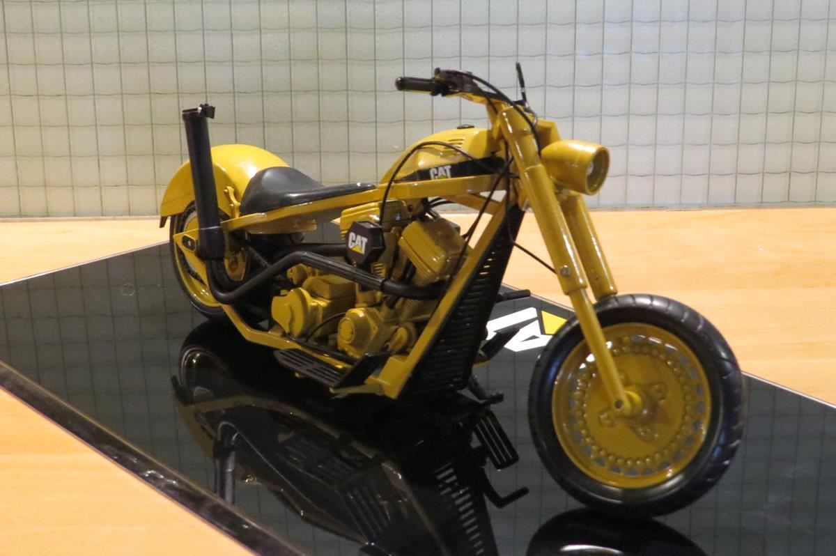Caterpillar diecast bike 1:10