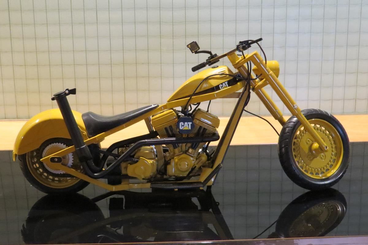 Caterpillar diecast bike 1:10