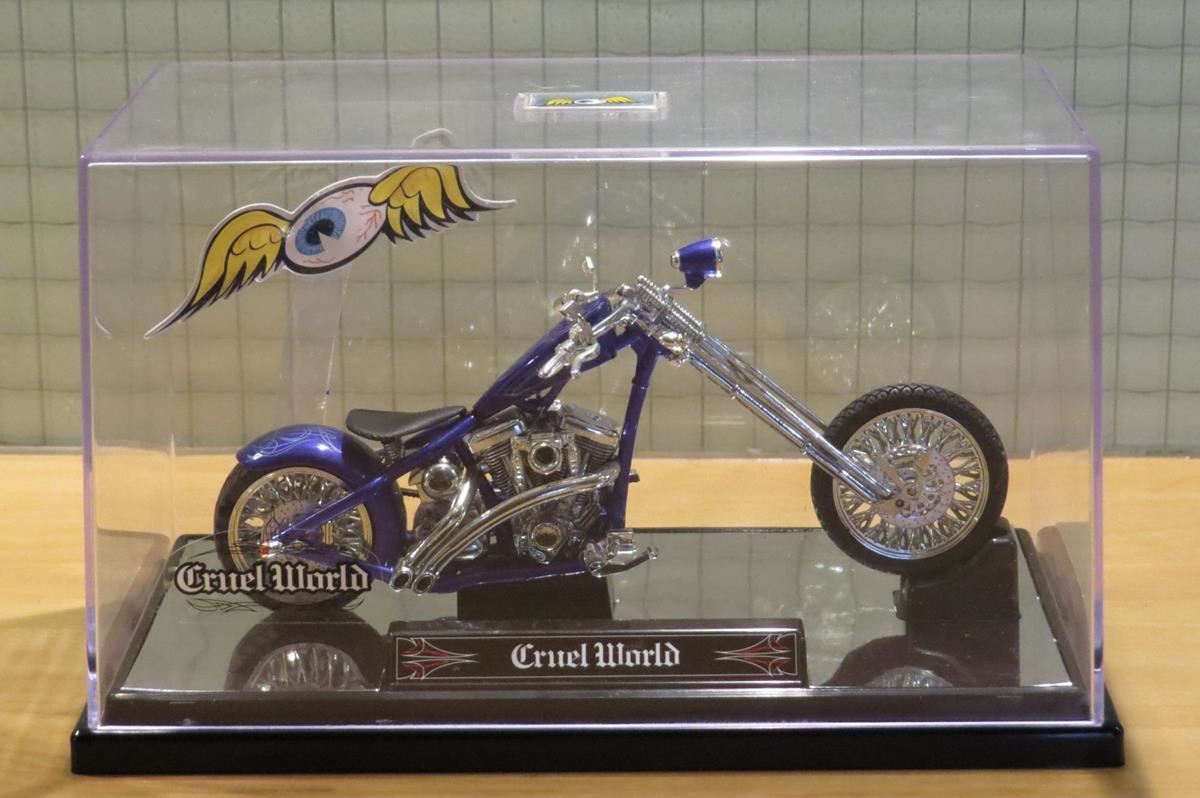 Von Dutch Kustom Cruel World Harley bike 1:18 diecast