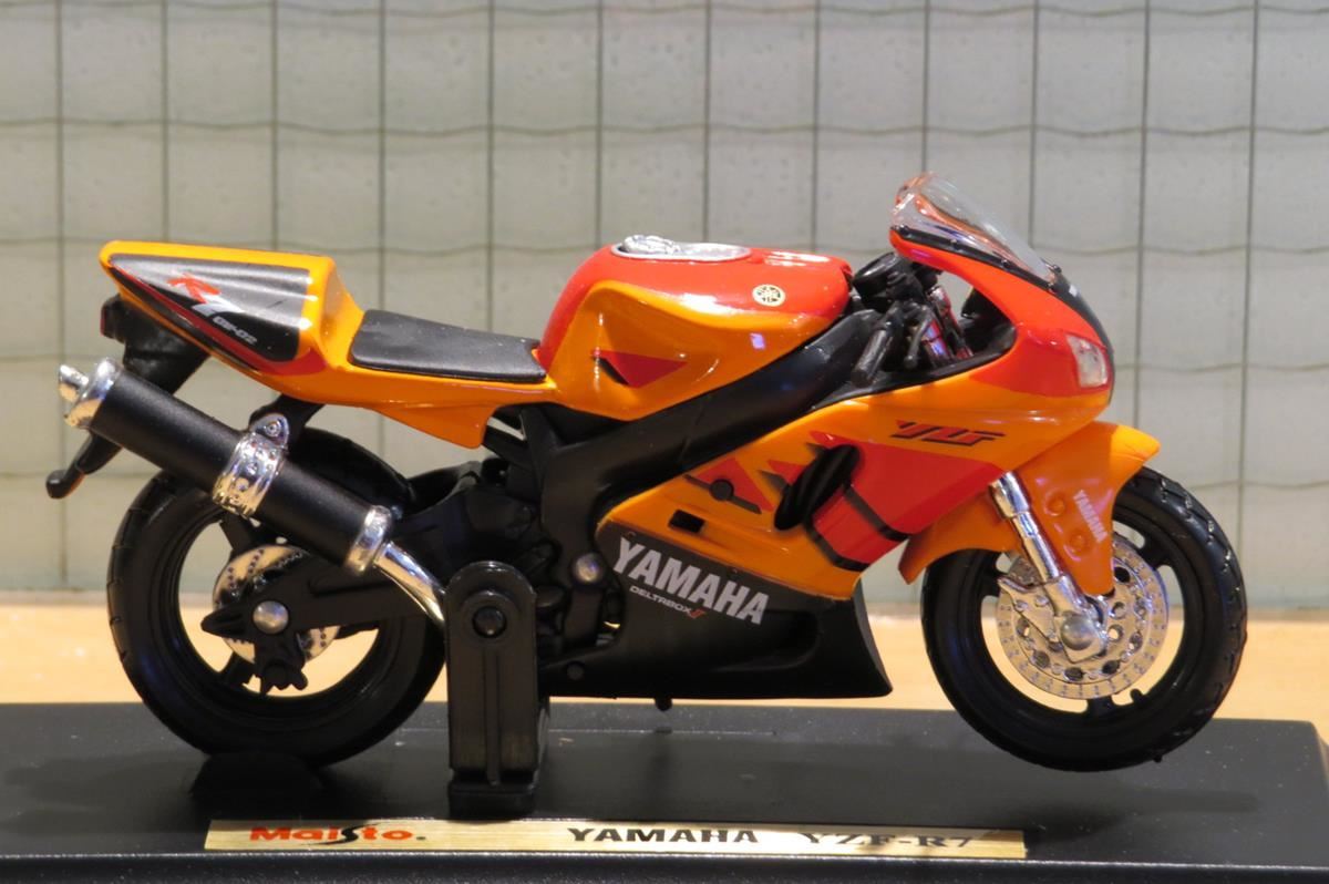 Yamaha YZF R7 1:18