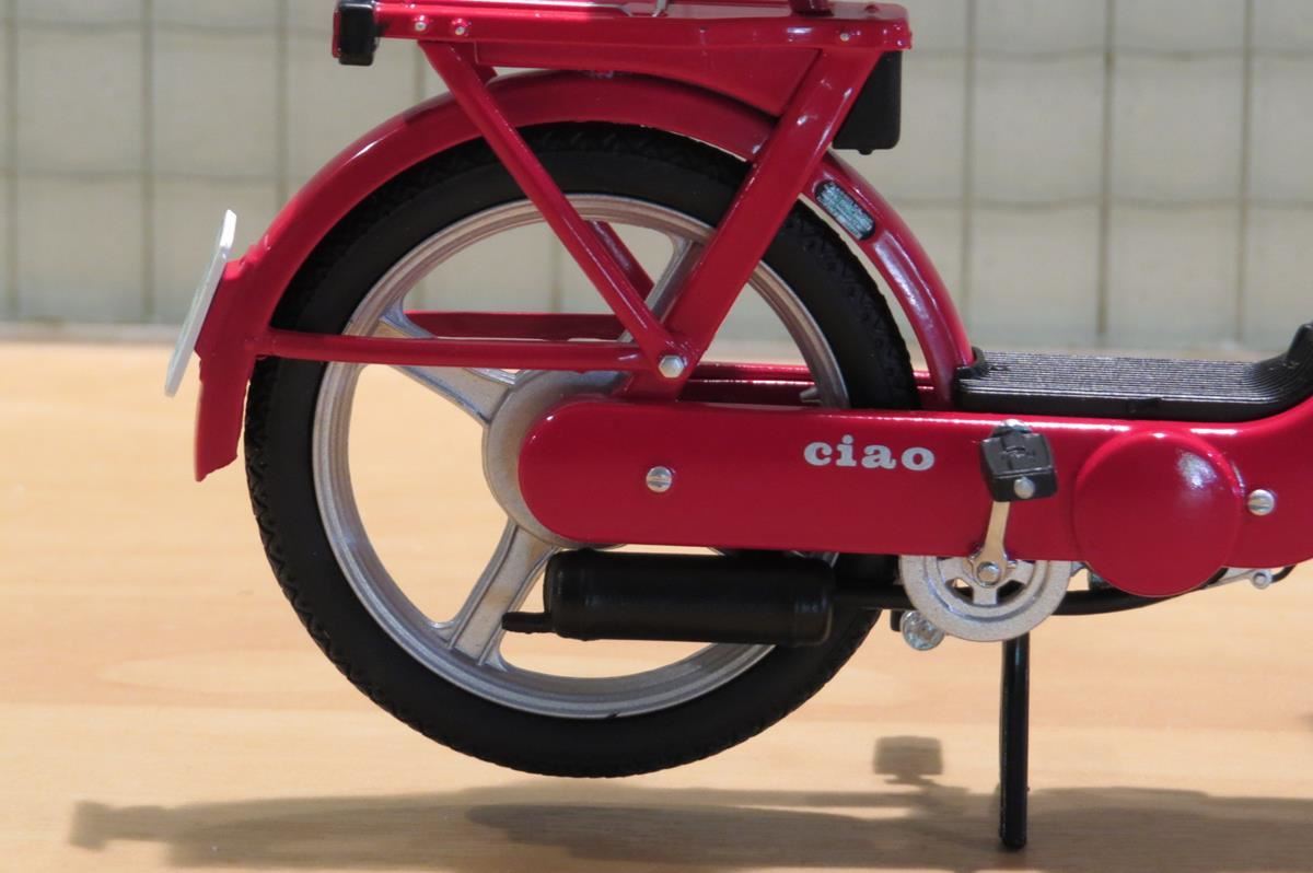Vespa Piaggio Ciao brommer 1:10