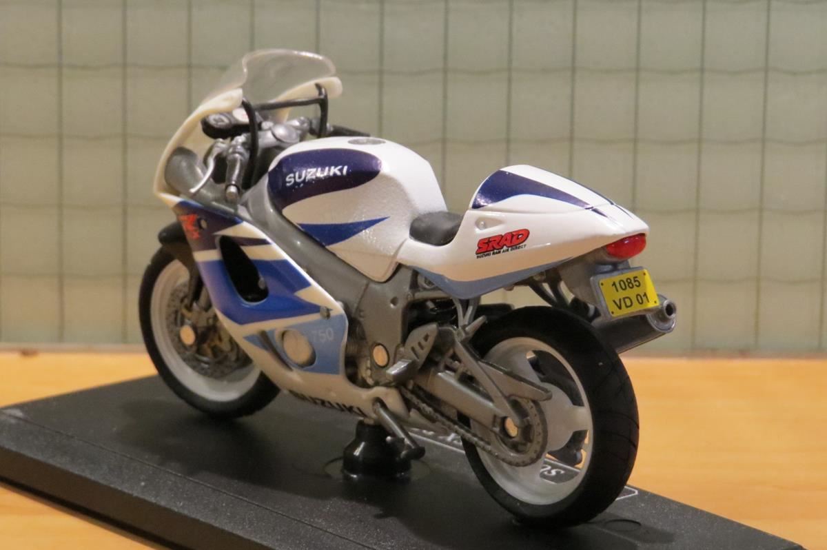 Suzuki GSX-R750 1:18