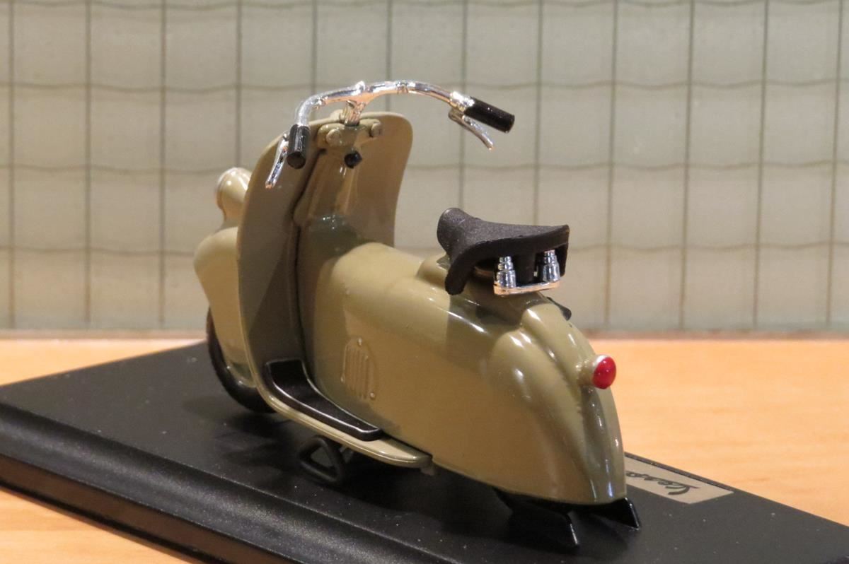 Vespa MP5 Paperino 1945 1:18