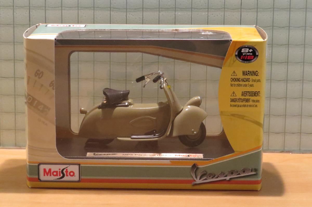 Vespa MP5 Paperino 1945 1:18