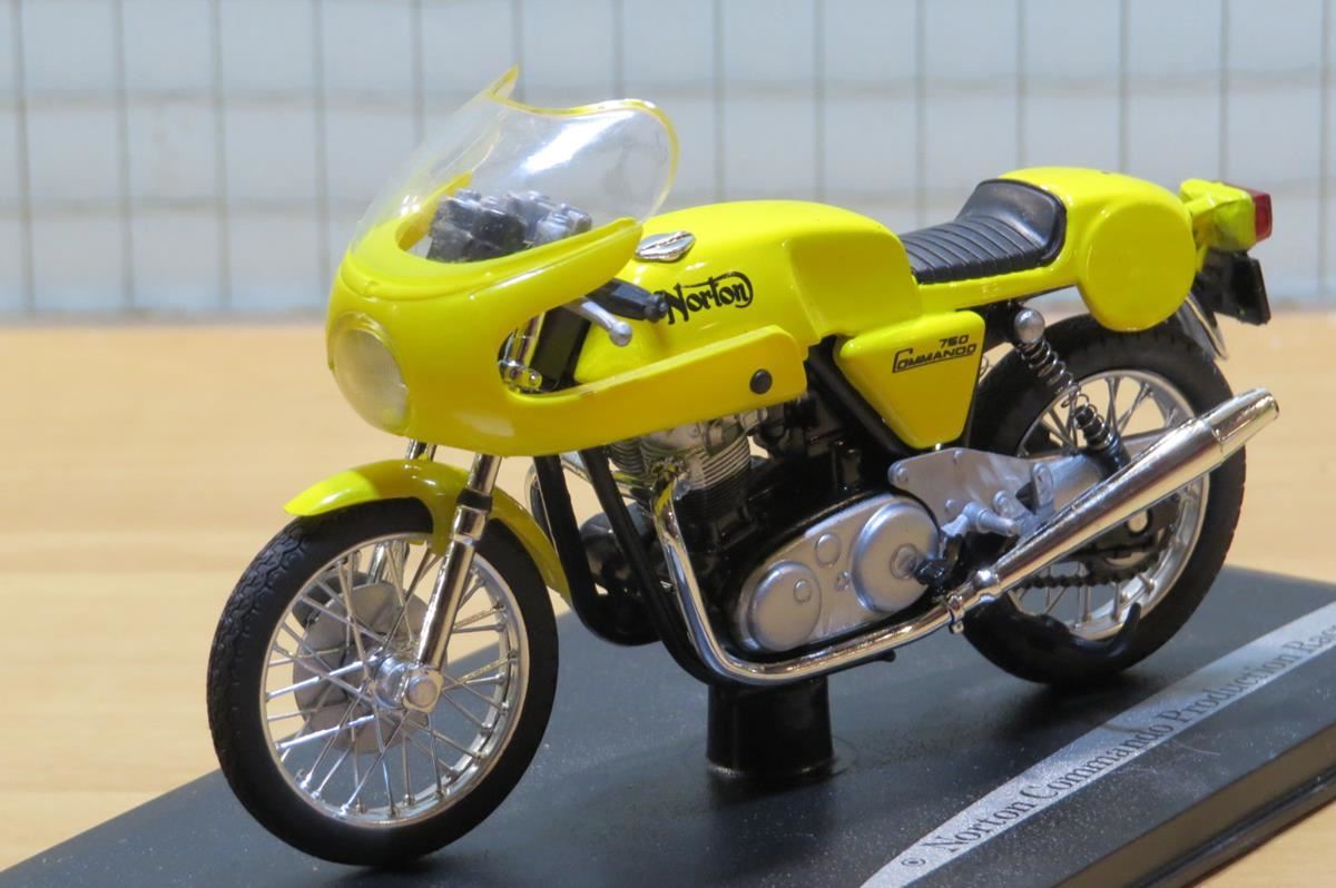 Norton Commando production racer 1:18