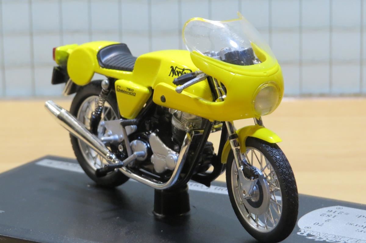 Norton Commando production racer 1:18
