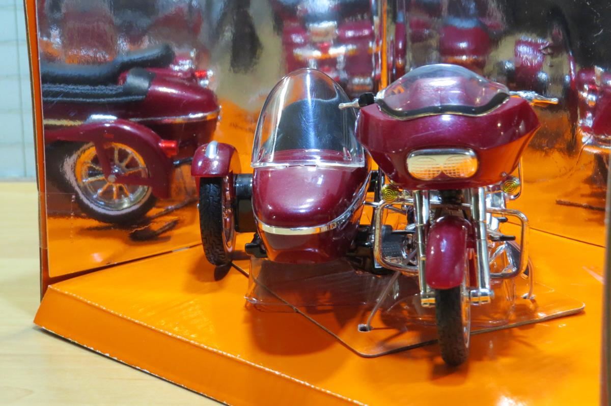 Harley Davidson panhead sidecar zijspan FLTR Road Glide 1:18