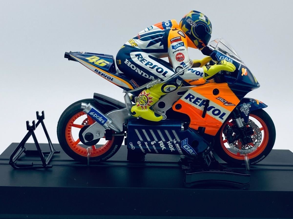Valentino Rossi scalextric Honda RC211V 2003 1:18