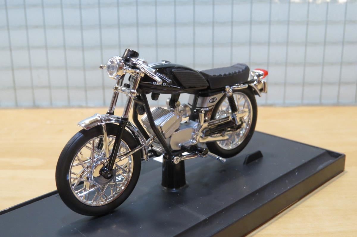 Famel XF-17 met Zundapp blok 1:18