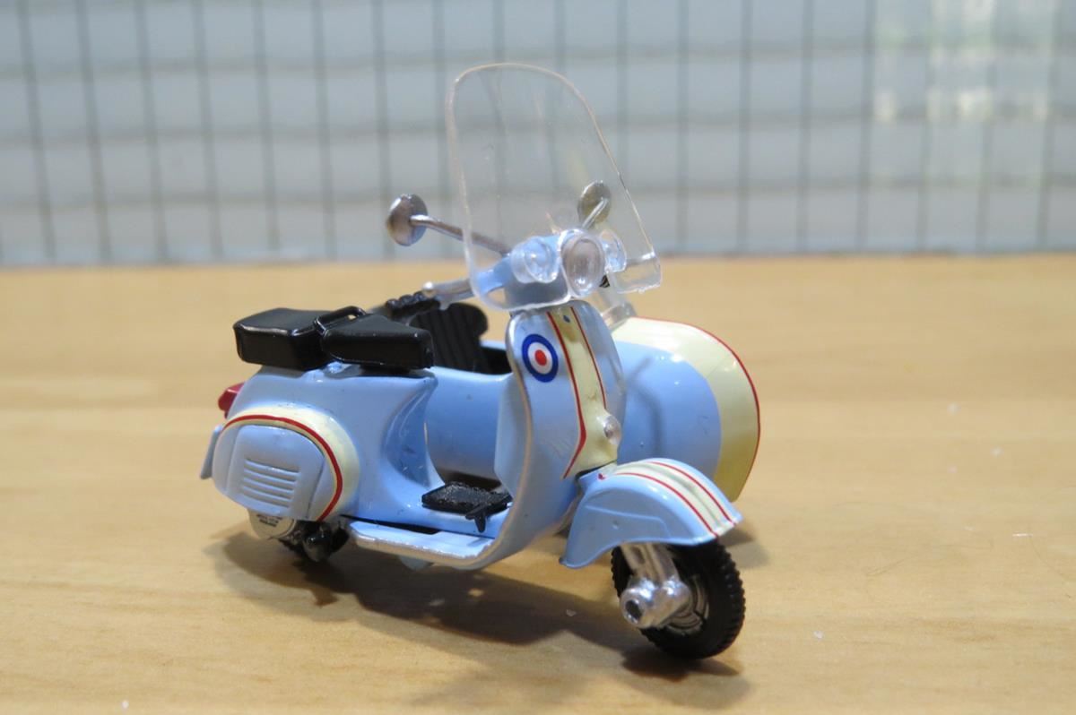 Vespa sidecar zijspan 1:35