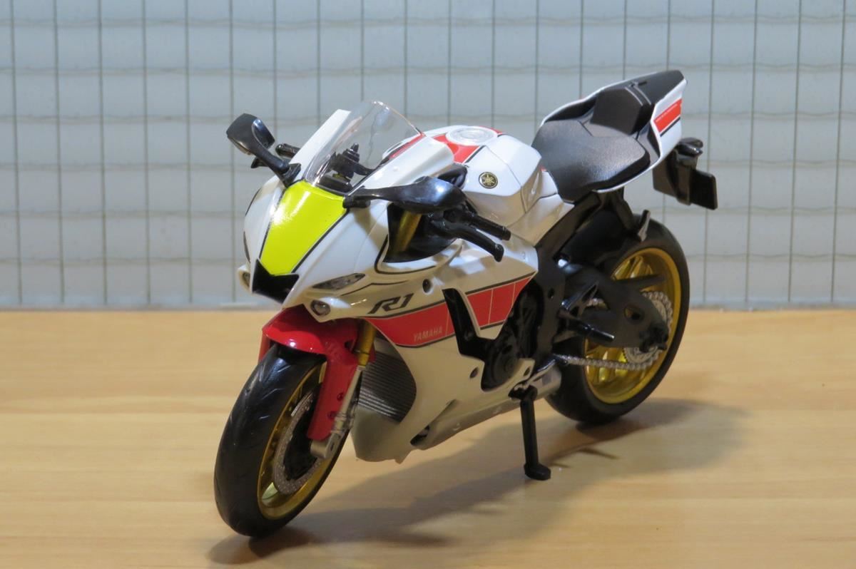 Yamaha YZF R1 1:12