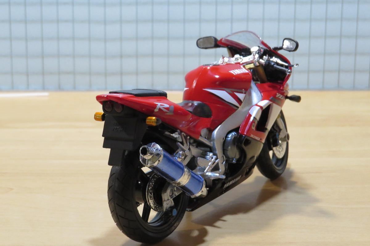 Yamaha YZF R1 1:12