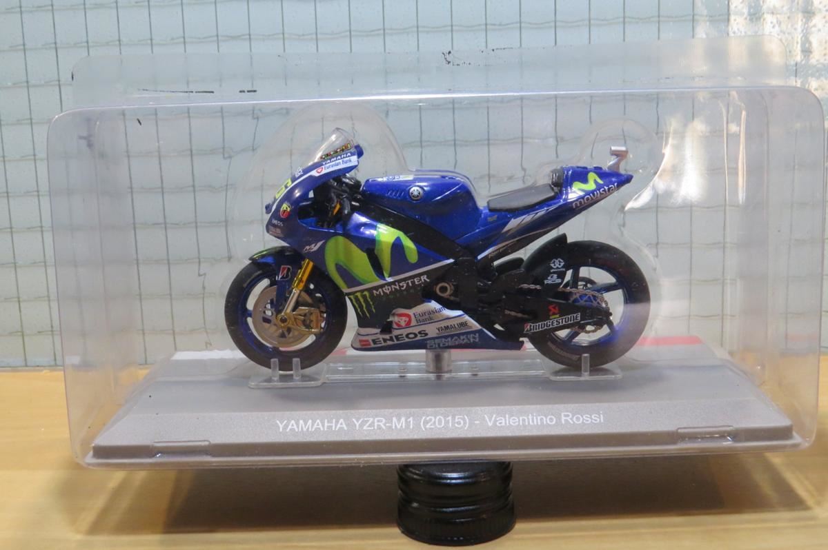 Valentino Rossi Yamaha YZR-M1 2015 1:18